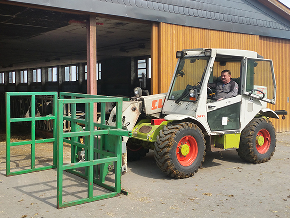 Claas telehandler chalks up 30,000 hours on farm
