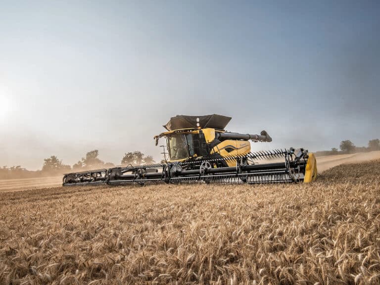 On-farm demos of New Holland’s newest combine harvester - Trade Farm ...