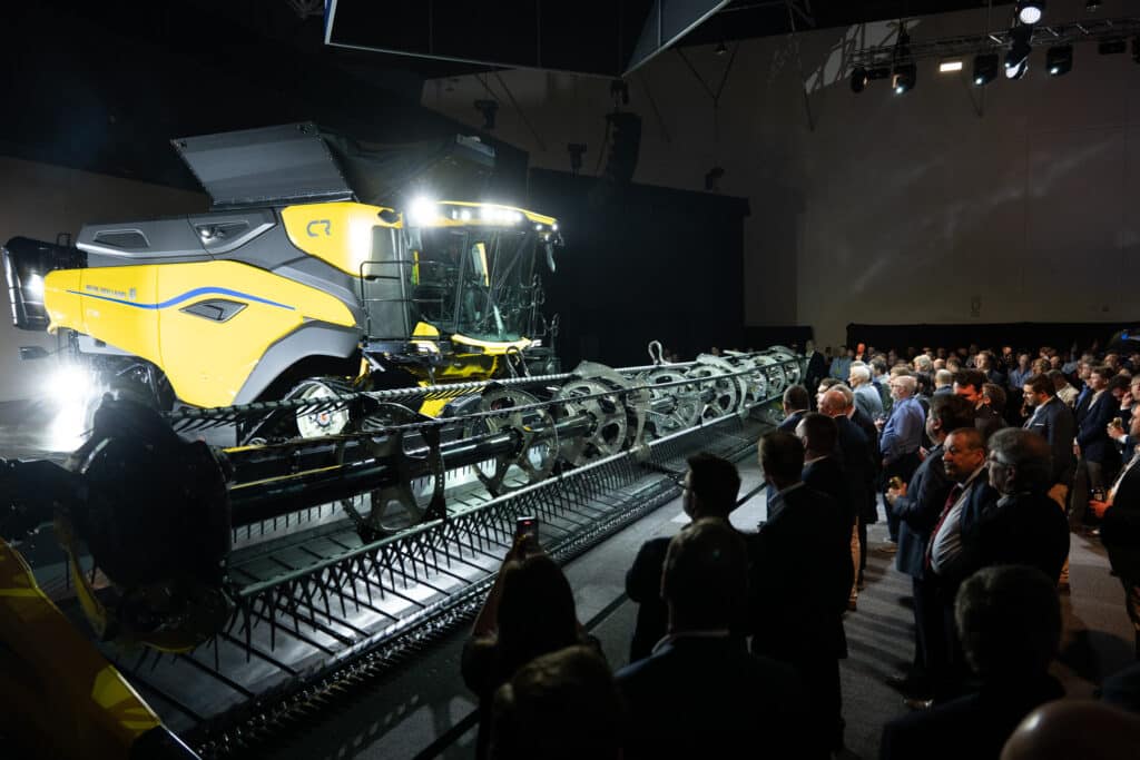 On-farm demos of New Holland’s newest combine harvester - Trade Farm ...