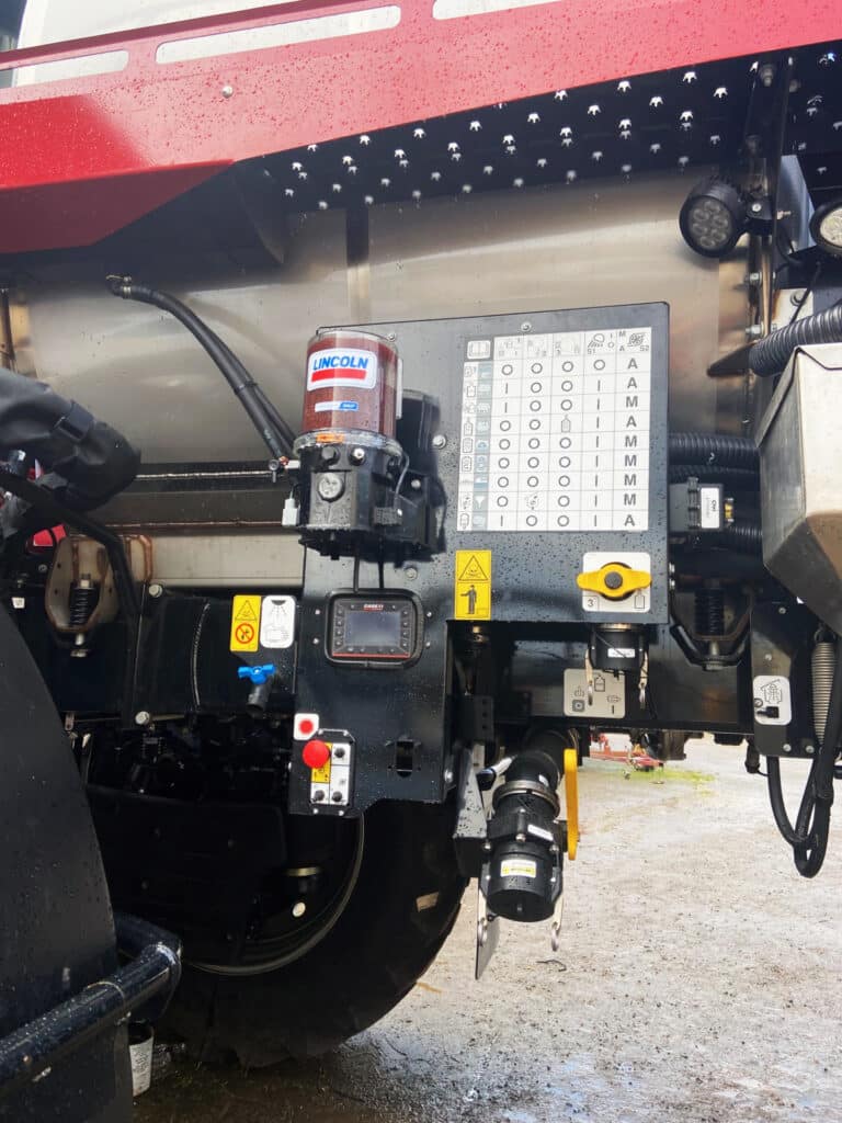 SKF Lincoln offers automatic lubrication kit for sprayers - Trade Farm ...