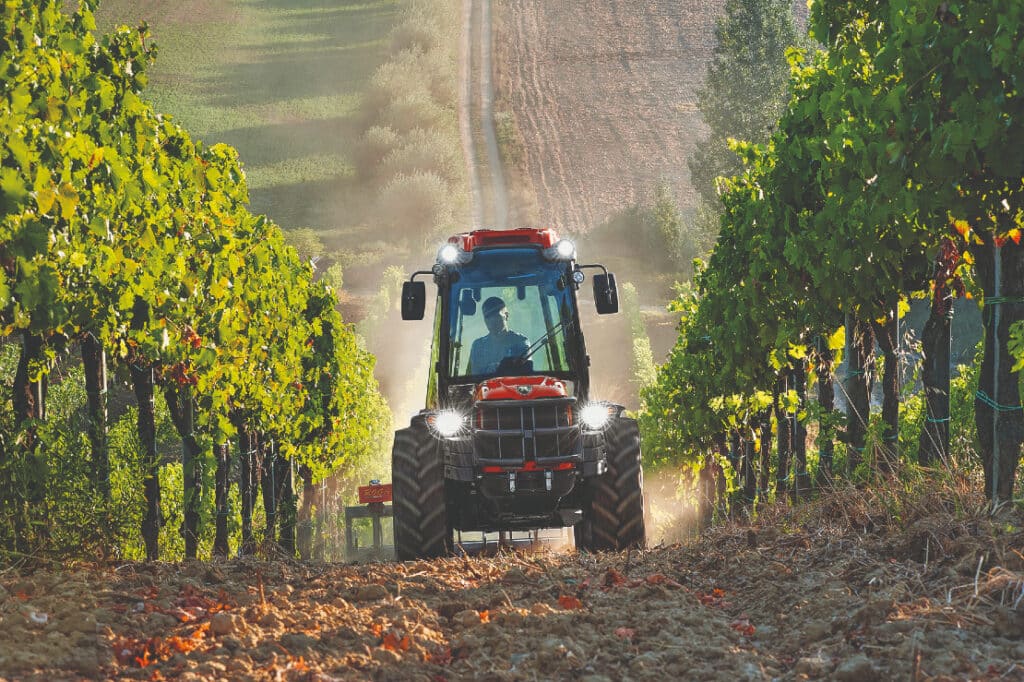 Award-winning Antonio Carraro tractor for orchardists - Trade Farm ...
