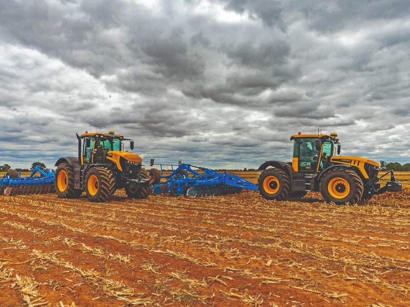 QLD sugar cane farmer continues to invest in JCB Fastrac models - Trade ...